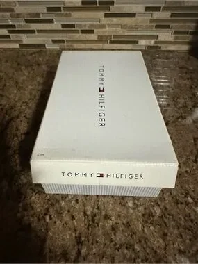 Tommy Hilfiger | Shoes | Tommy Hilfiger White Sneakers With Navy Heel ...